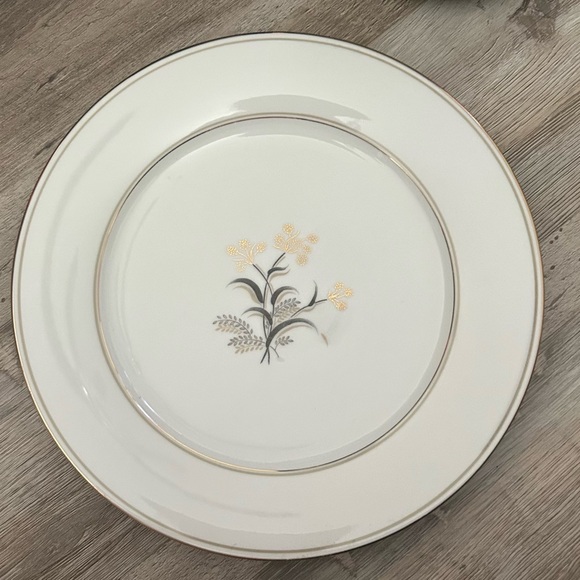 Noritake | Dining | Elegant White And Gold Dinner Plate | Poshmark